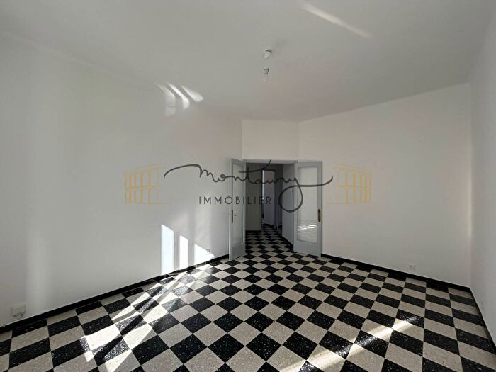 Appartement 4 pièces à louer - Nîmes