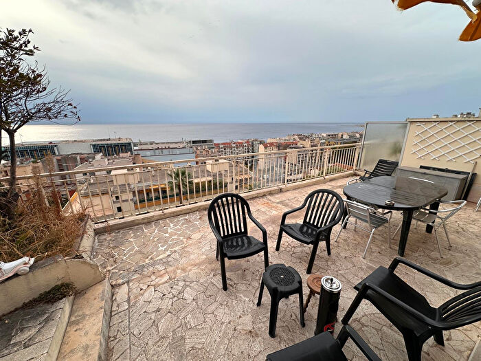 Appartement 4 pièces à Nice, Madeleine, à vendre