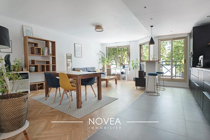 Appartement à vendre - Lyon e  - 3 pièces - 2 chambres