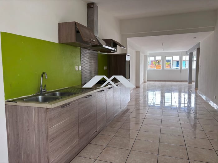 Appartement 5 pièces à louer à Saint-Louis, La Rivière, Ouaki