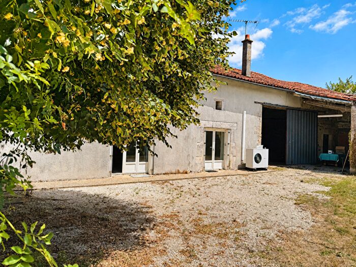 Salles-de-Villefagnan - Maison 6 pièces à vendre
