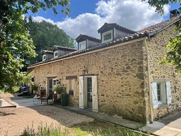 Maison 4 pièces à Rochechouart, à vendre
