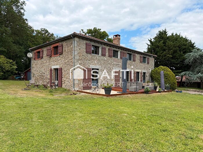 Maison 13 pièces à Bressuire, Centre-ville, à vendre
