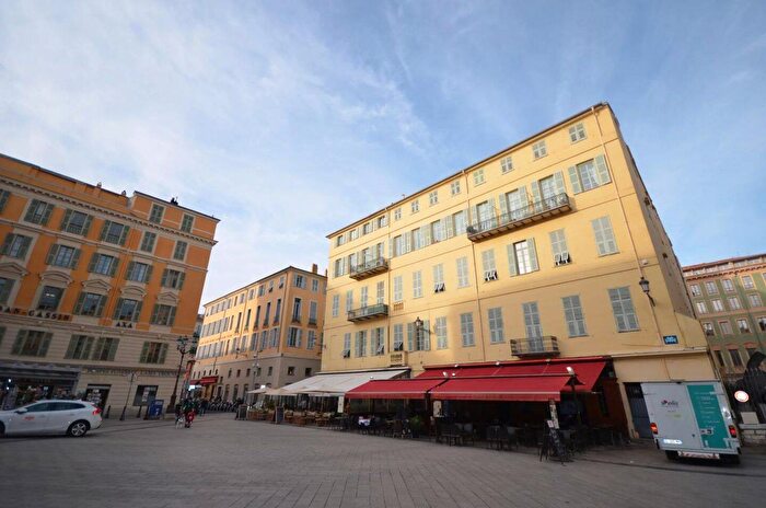 Appartement à louer - Vieux-Nice - 5 pièces