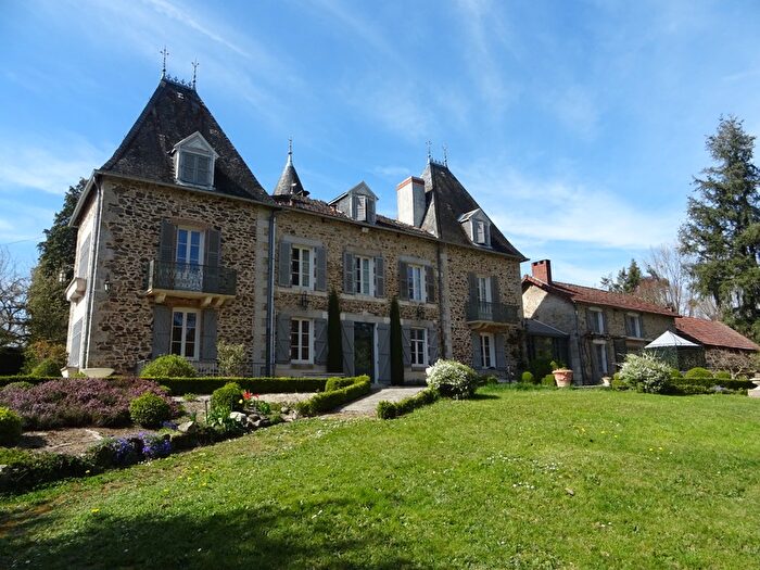 Maison à vendre - Saint-Hilaire-les-Places - 11 pièces - 5 chambres