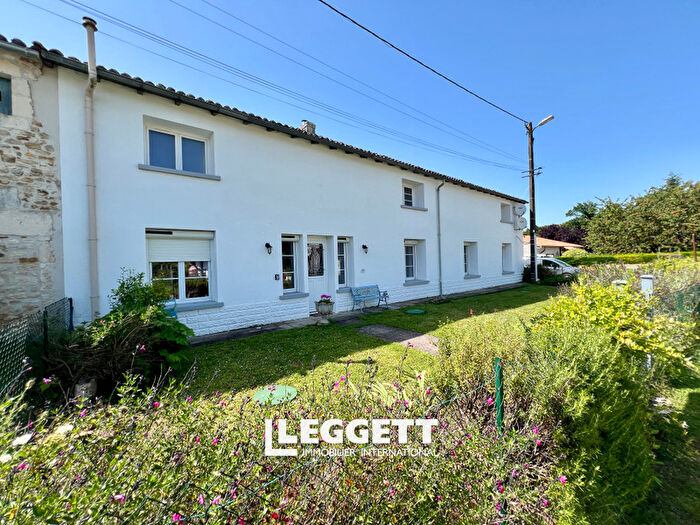 Maison 10 pièces à vendre à Corme-Royal