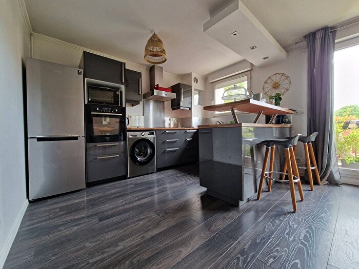 Appartement à louer - Les Perroquets, Villiers-sur-Marne - 2 pièces - 1 chambre