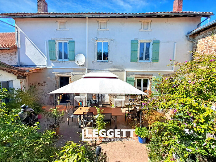 Les Salles-Lavauguyon : Maison 10 pièces à vendre