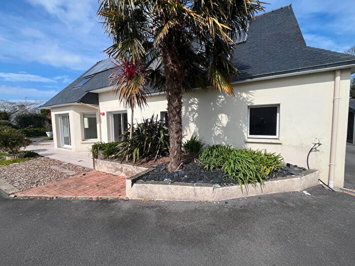 Maison à vendre - Saint-Évarzec - 7 pièces - 5 chambres