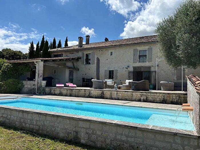 Mirambeau : Maison 10 pièces à vendre