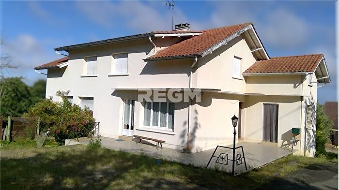 Maison à vendre - Castetpugon - 9 pièces - 7 chambres