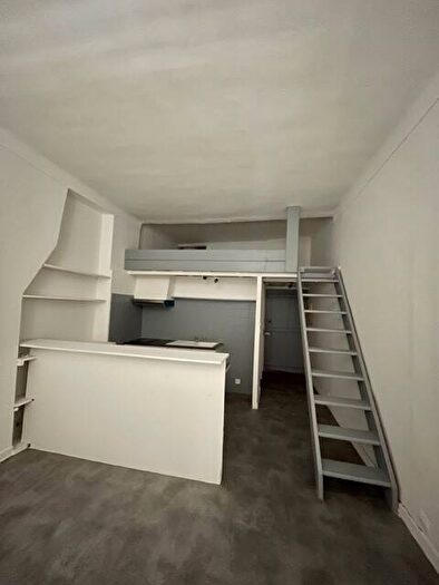 Appartement à louer - Vieille Ville, Antibes - 1 pièce