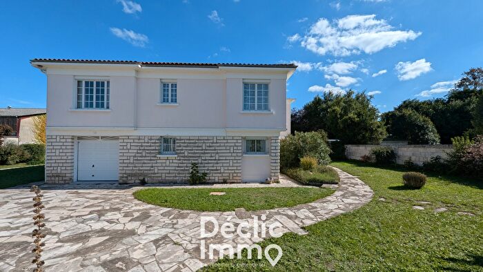 Maison à vendre - La Couronne - 8 pièces - 3 chambres