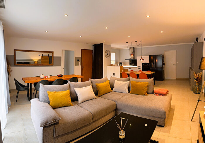 Maison à vendre - Rochegude - 6 pièces - 4 chambres