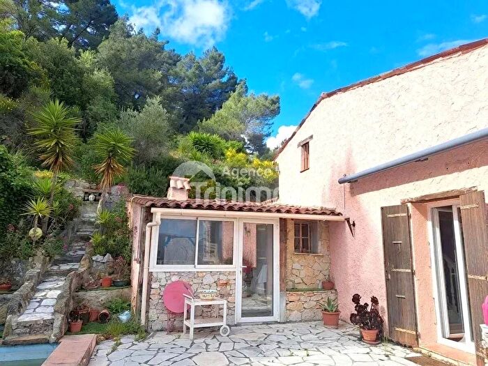 Contes : Maison 4 pièces à louer