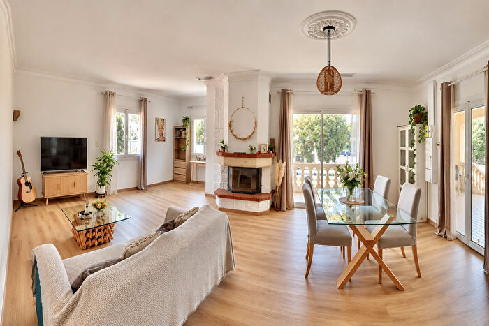 Appartement 4 pièces à Castries, à vendre