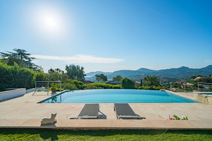 Maison à vendre - Mandelieu-la-Napoule, Les Termes - 9 pièces - 3 chambres