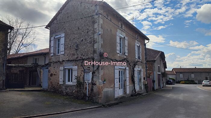 Maison à vendre - Brillac - 6 pièces - 3 chambres