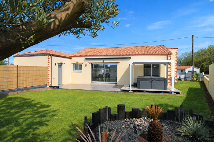 Maison à vendre - Saint-Viaud - 4 pièces - 3 chambres