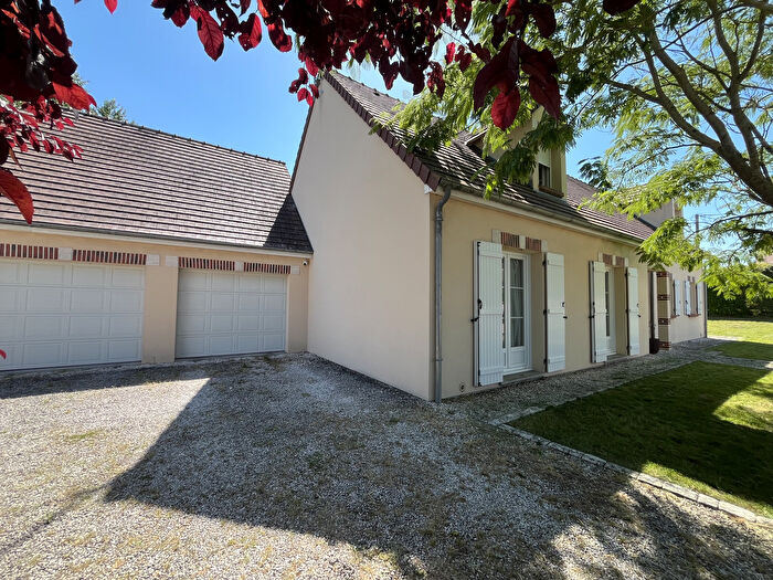 Maison 5 pièces à Saint-Lyé-la-Forêt, à vendre