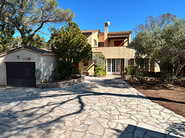 Maison à vendre - Fréjus, Saint-Aygulf - 5 pièces - 4 chambres