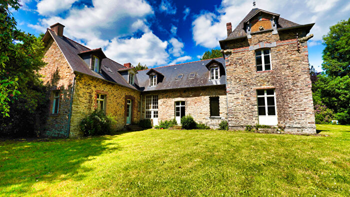Maison 15 pièces à Les Fougerêts, à vendre