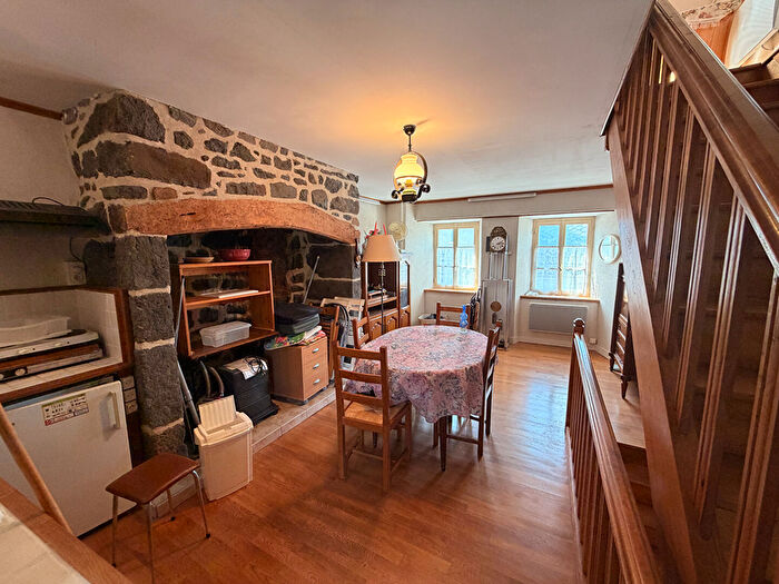 Maison 2 pièces à Pierrefort, à vendre