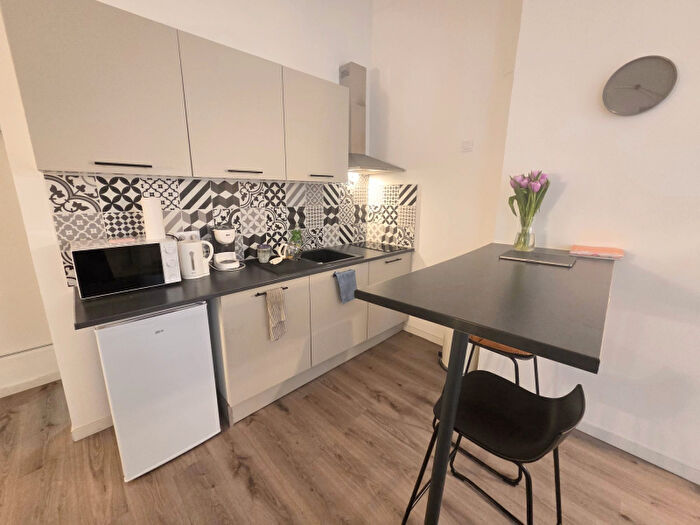 Appartement à louer - Aix-en-Provence, Centre-ville - 1 pièce