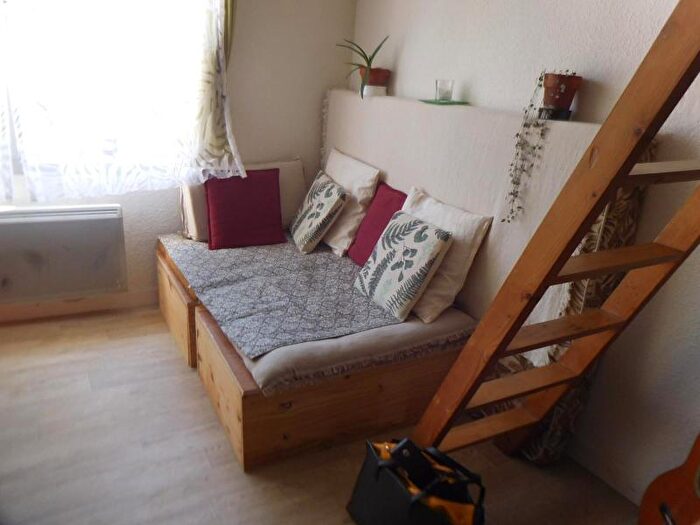 Appartement à louer - Quartiers Ouest, Bourg lEvesque - 1 pièce - 1 chambre