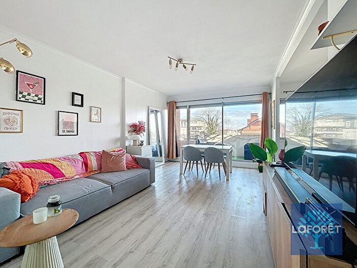 Appartement à vendre - Noisy-le-Grand, Centre-ville - 3 pièces - 2 chambres