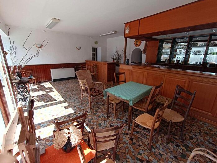 Maison 8 pièces à vendre à Saint-Martin-la-Méanne