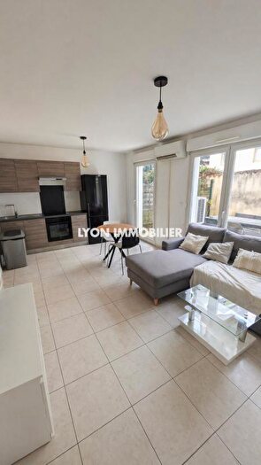 Appartement à vendre - Saint-Priest, Village - 2 pièces - 1 chambre