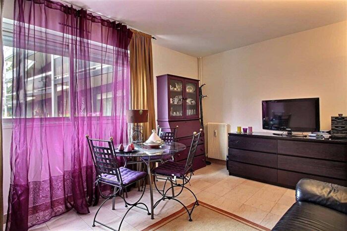 Appartement à louer - Dupleix-Motte Picquet, Paris ème arrondissement - 1 pièce