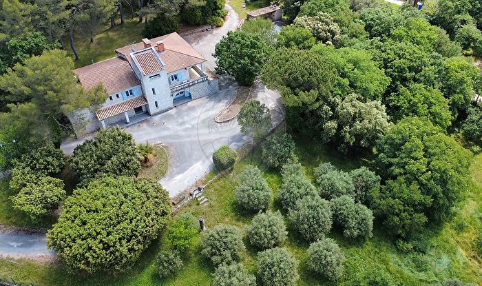Maison 8 pièces à Sainte-Anastasie, à vendre