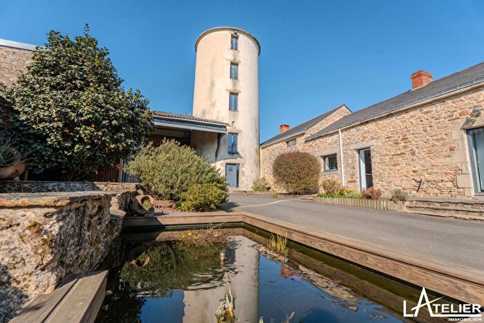 Maison à vendre - Saint-Étienne-de-Montluc - 9 pièces - 5 chambres