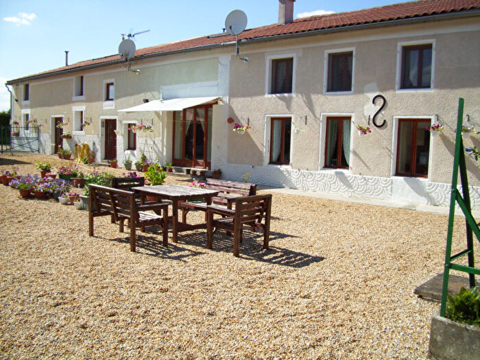 Maison à vendre - Fontaine-Chalendray - 8 pièces - 4 chambres