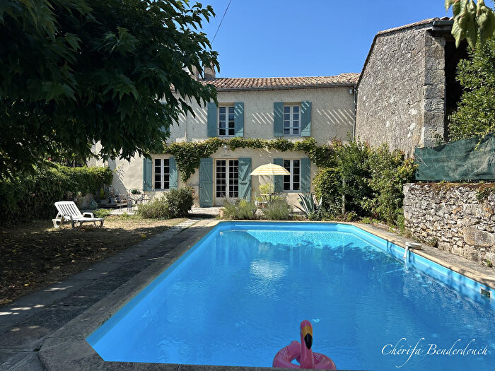Gensac - Maison 6 pièces à vendre