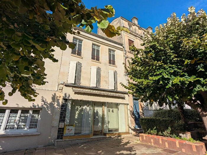 Maison à vendre - Jarnac - 9 pièces - 4 chambres