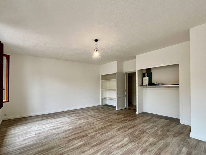 Appartement à louer - Sainte-Livrade-sur-Lot - 3 pièces - 2 chambres