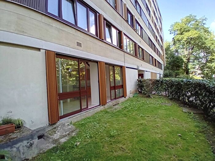 Appartement à louer - Parc Saint Cyr-Haut de Fontenay, Fontenay-le-Fleury - 1 pièce