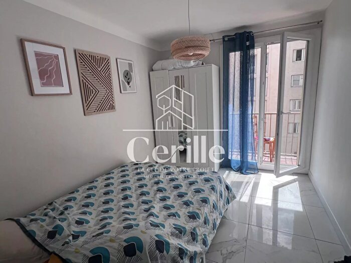 Appartement à louer - Marseille e , La Capelette - 1 pièce - 1 chambre