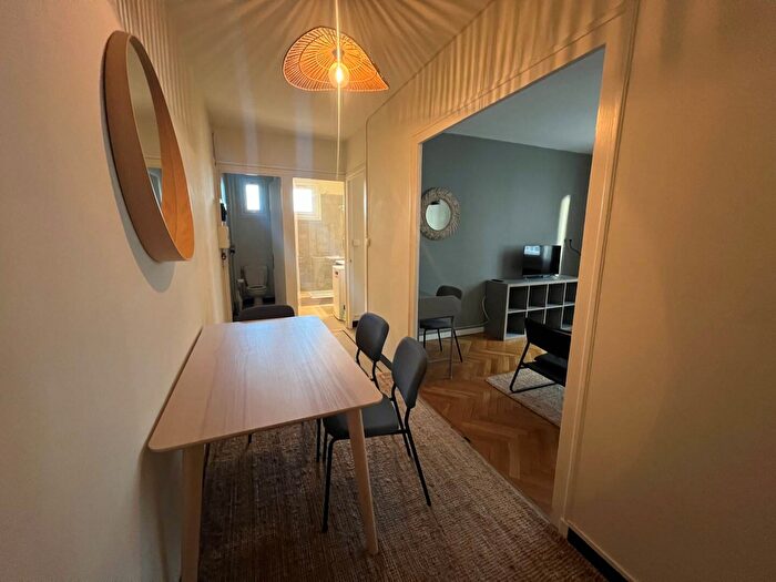 Appartement à louer - Saint Louis, Lyon ème arrondissement - 2 pièces - 1 chambre