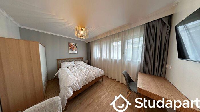 Appartement à louer - Nord, Palaiseau - 1 pièce - 3 chambres