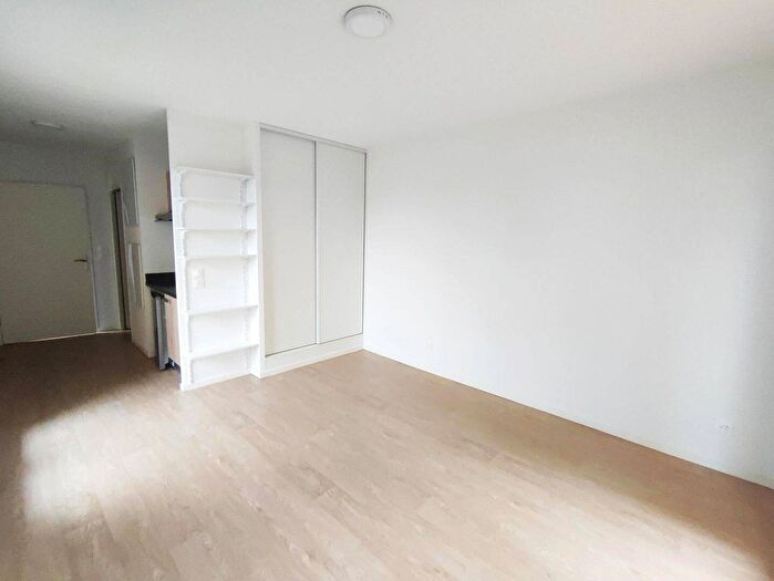 Appartement à louer - Zone Industrielle Quatre Pavillons-La Gardette, Lormont - 1 pièce