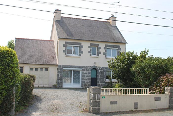 Maison 8 pièces à Plaintel, à vendre