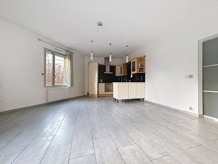 Appartement à louer - Beauté Baltard-Le Port, Nogent-sur-Marne - 4 pièces - 3 chambres