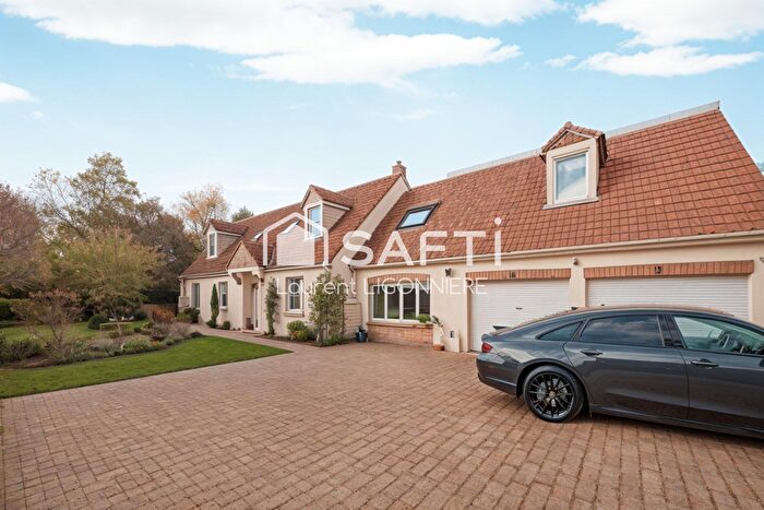 Maison à vendre - Santeny - 7 pièces - 6 chambres