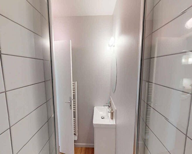 Appartement à louer - Chemins des Vignes, Issy-les-Moulineaux - 3 pièces - 6 chambres