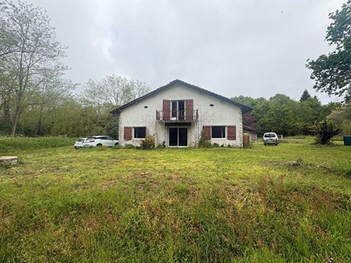 Maison 9 pièces à Rivière-Saas-et-Gourby, à vendre