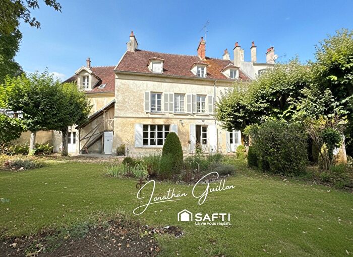 Maison 7 pièces à Crécy-la-Chapelle, à vendre